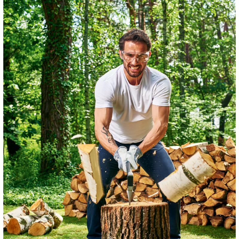 A splitting axe for preparing small sized firewood