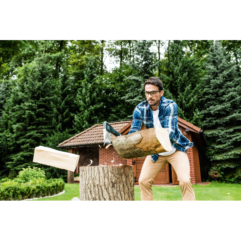A splitting axe designed for medium-sized tree trunks